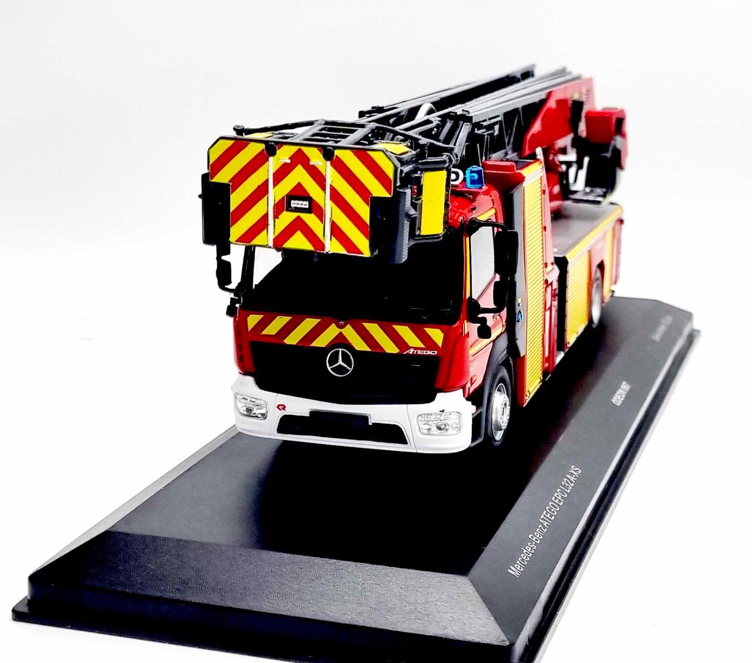 Camion de Pompiers MERCEDES-BENZ ATEGO EPC 30 L32A-XS Avec BEA Bras ...